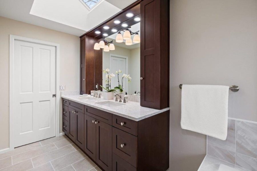 Soothing Neutral Master Bathroom - NIBIO | The Dutch Designer