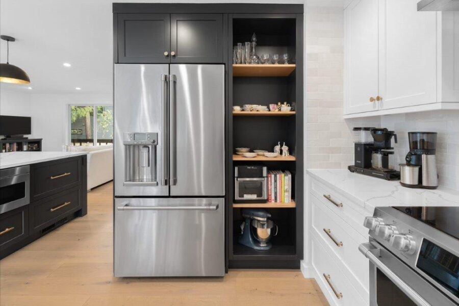 Spacious Kitchen with 3-tone Color Palette - NIBIO | The Dutch Designer